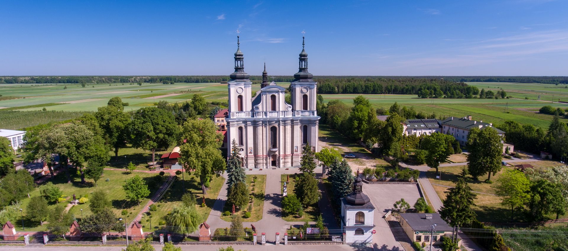 Nabożeństwa - Zespół Klasztorny Karmelitów w Woli Gułowskiej